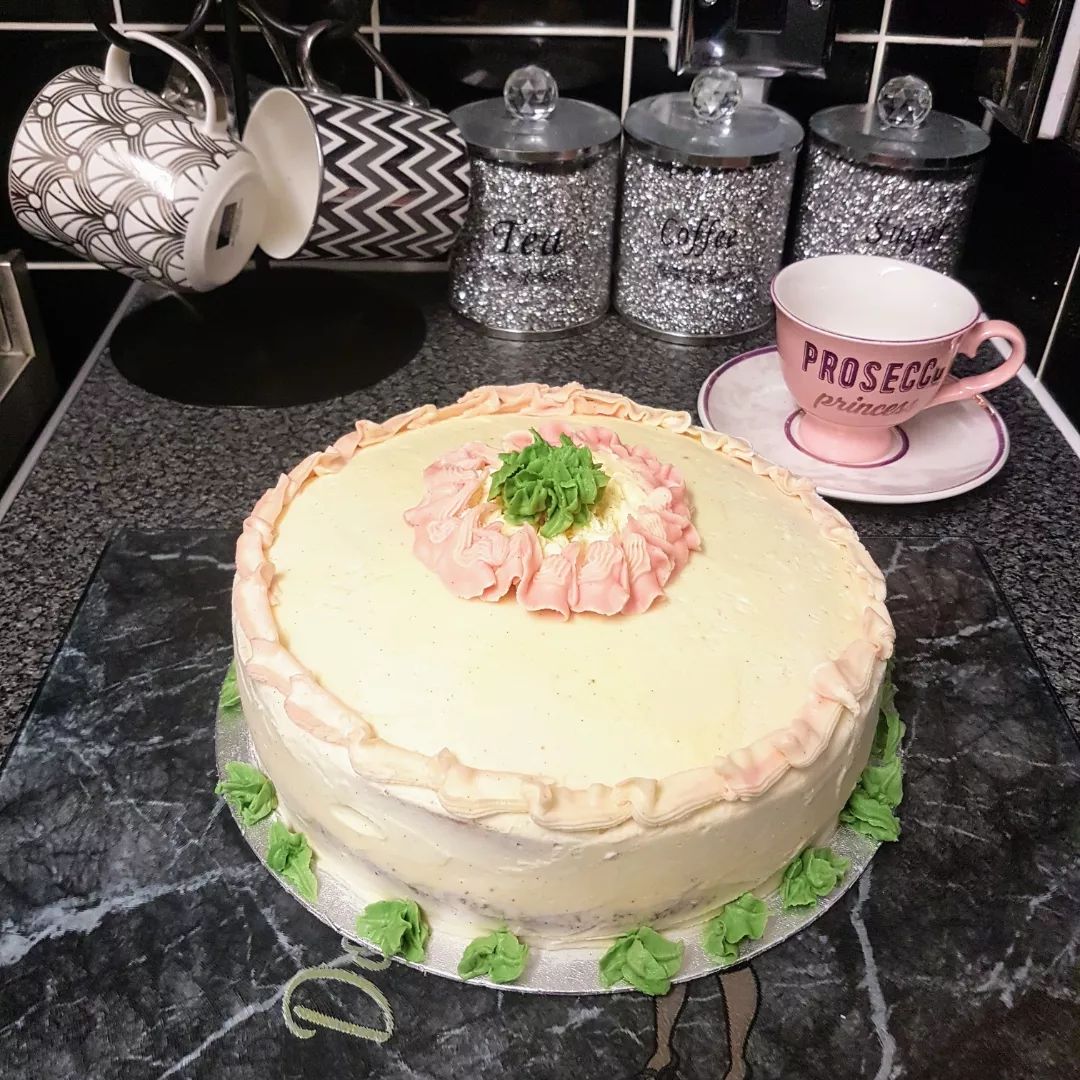 Creamy White Cake With Buttercream Frosting 99easyrecipes